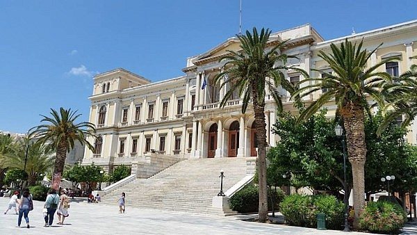 Τα πορτραίτα του Γεωργίου Α΄ και της Όλγας στην Σύρο ‹ The Royal Chronicles