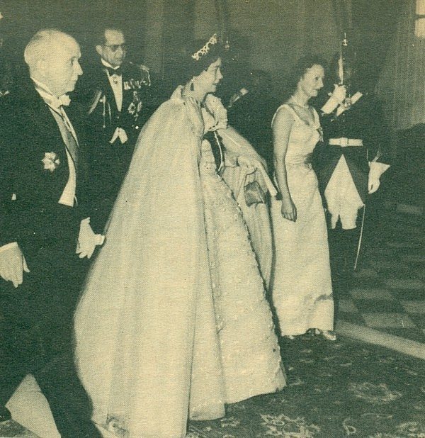 Ιούνιος 1956: Οι βασιλείς Παύλος και Φρειδερίκη πραγματοποιούν επίσημη ...