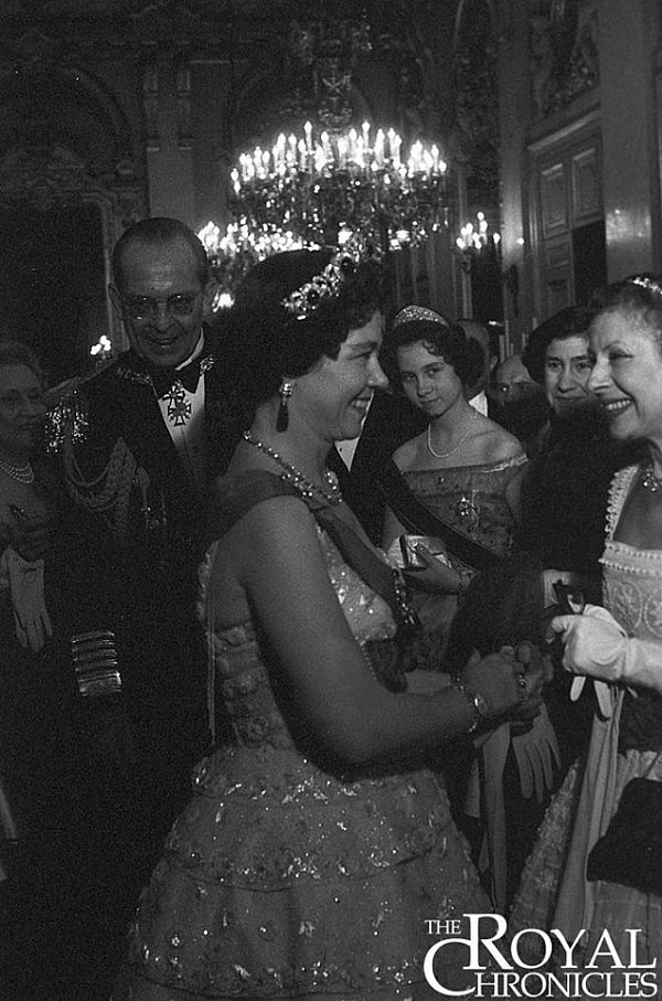 Ιούνιος 1956: Οι βασιλείς Παύλος και Φρειδερίκη πραγματοποιούν επίσημη ...