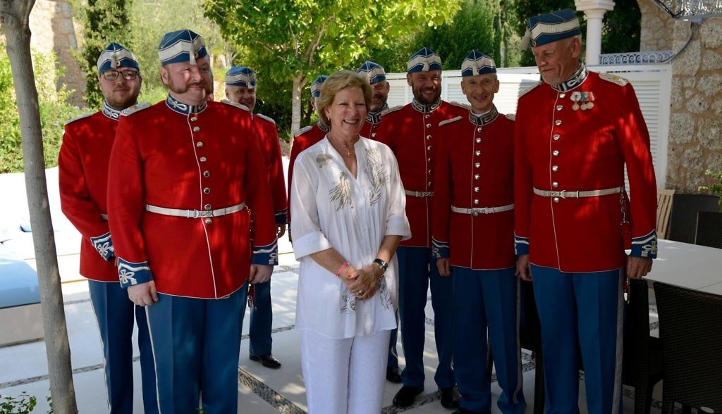 Η έκπληξη γενεθλίων για την βασίλισσα Άννα-Μαρία ‹ The Royal Chronicles