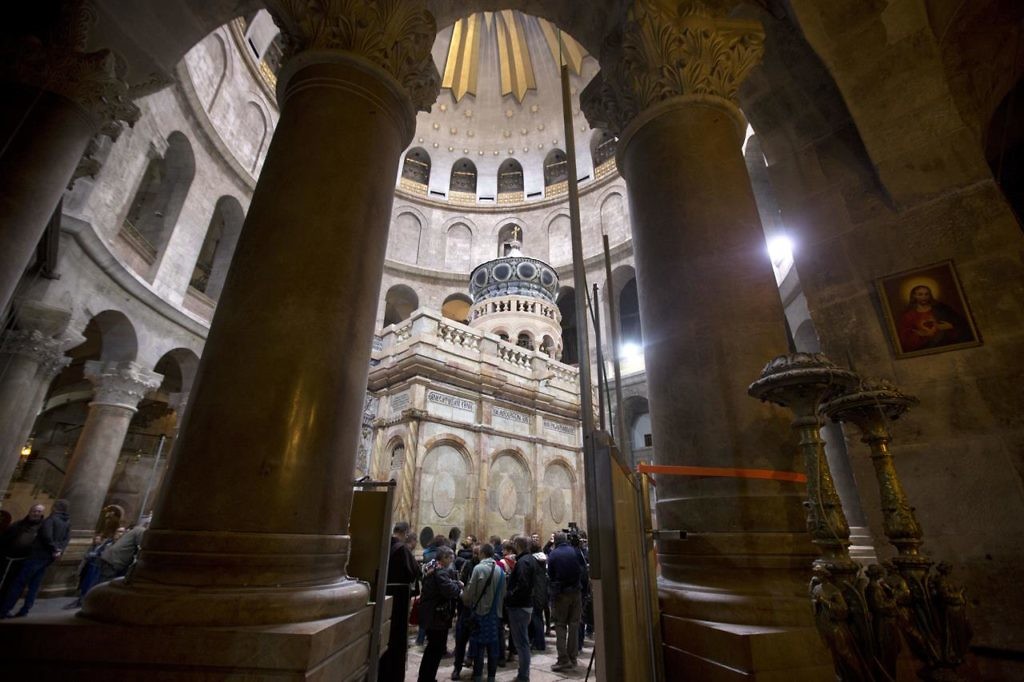 Ένα Πάσχα αλλιώτικο από τα άλλα. Ο Πανίερος Ναός της Αναστάσεως έκλεισε ...