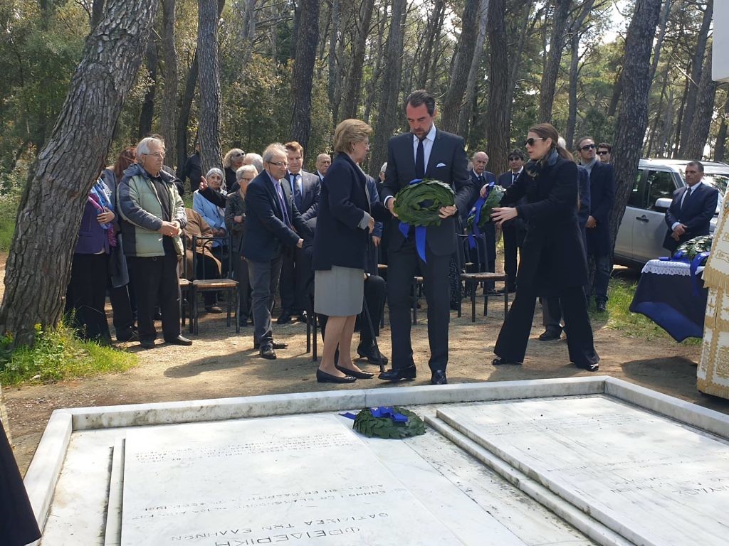 Επιμνημόσυνη δέηση στο Τατόι για τους Βασιλείς Παύλο και Φρειδερίκη ...