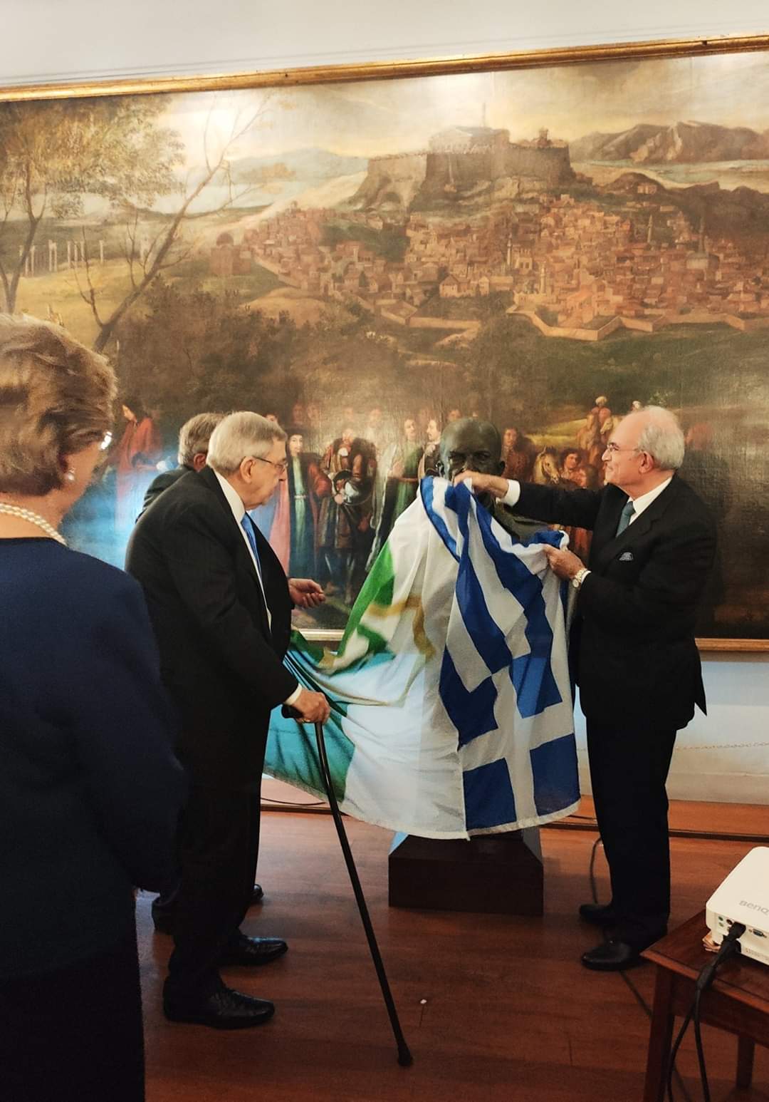 Επίσημη παρουσίαση της προτομής του Βασιλέως Παύλου στο Μουσείο της ...