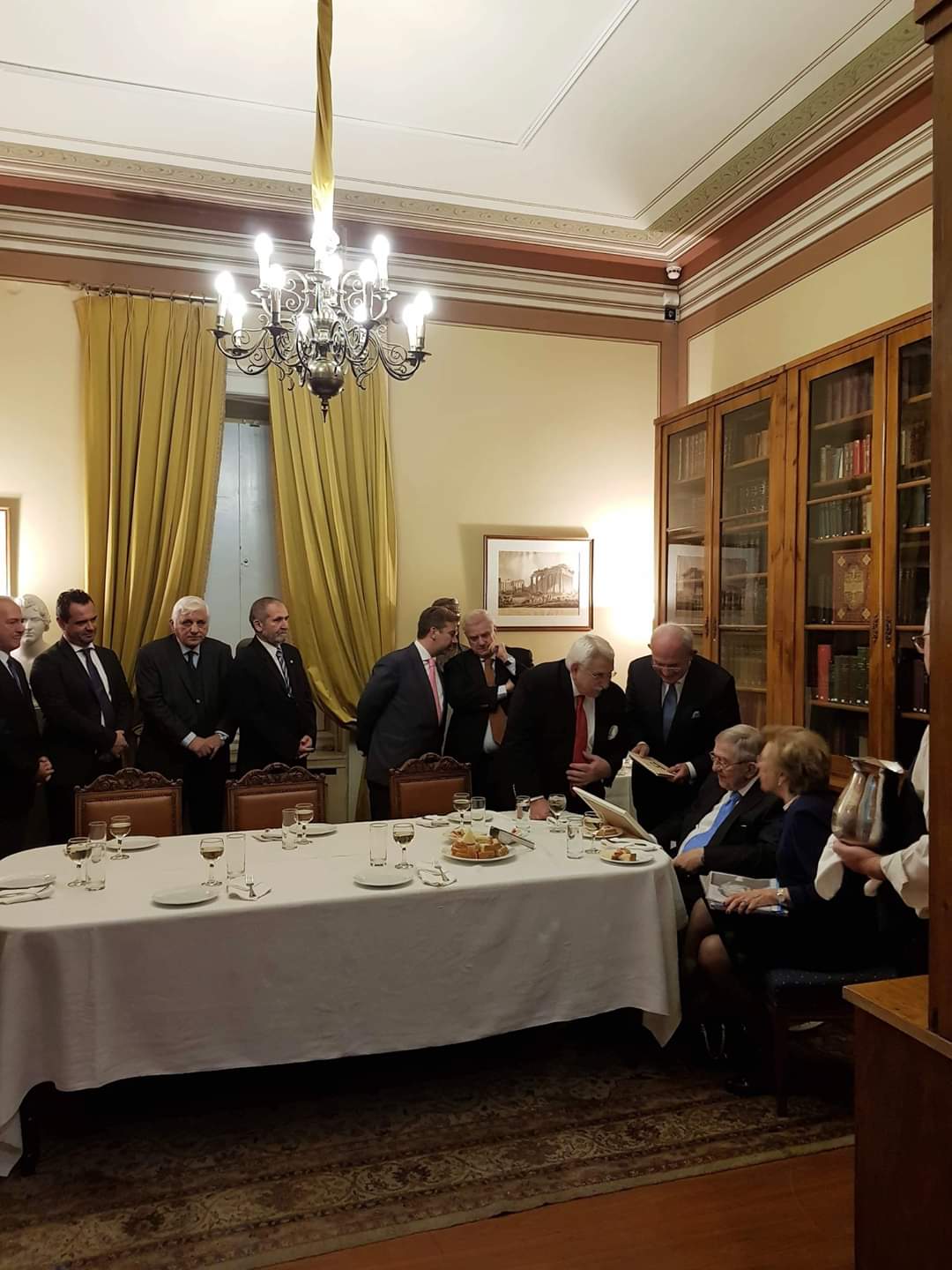 Επίσημη παρουσίαση της προτομής του Βασιλέως Παύλου στο Μουσείο της ...