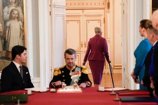 Μια βασίλισσα φεύγει, μια μεγάλη κυρία ….. ‹ The Royal Chronicles